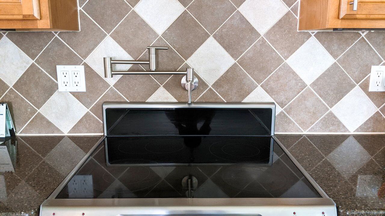 傾いていたポットフィラーを強引に直しました！これで妻のモヤモヤも解消です！ | アメリカの田舎で暮らすということ